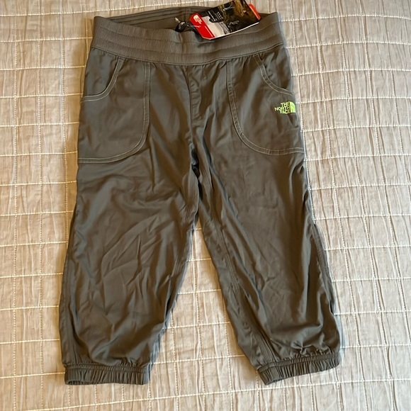 The North Face | Bottoms | The North Face Girls Aphrodite Capri Pull On ...